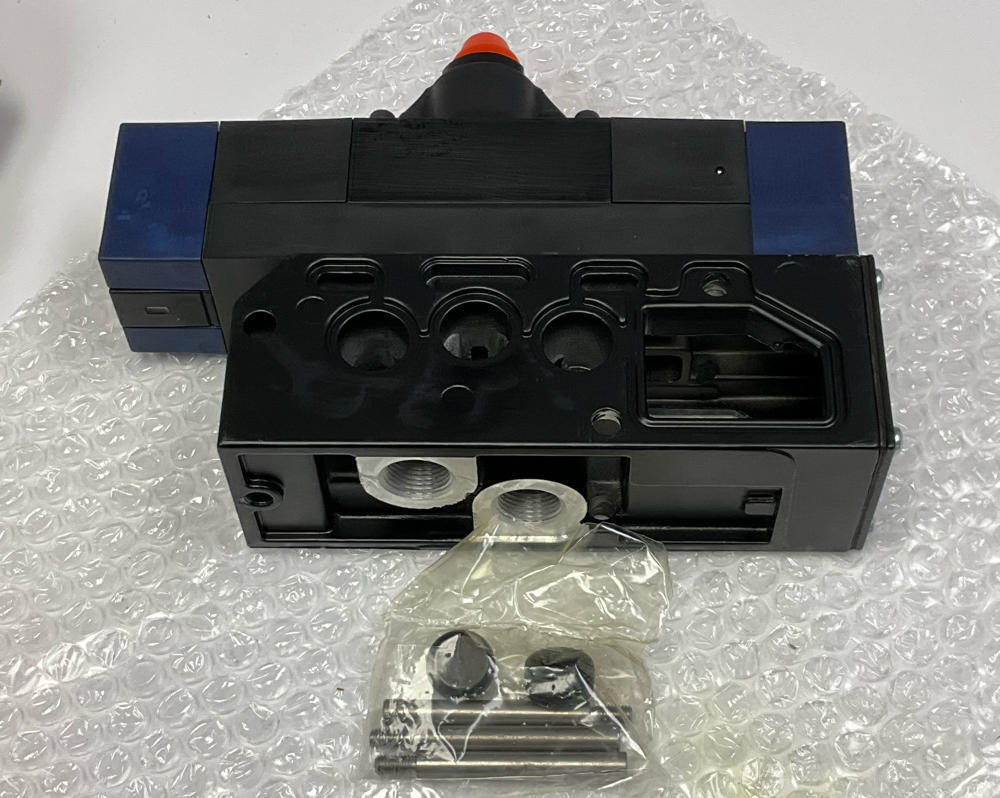 Parker H1766BG2B9000FB / H17WXBG2B9000FB G3/8" 24 VDC Valve | Five and ...